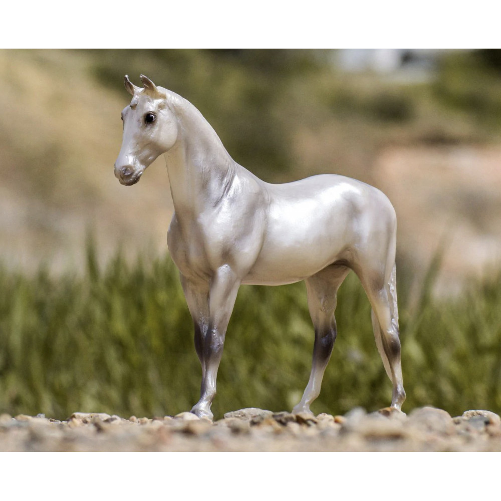 Breyer Pearly Grey Trakehner